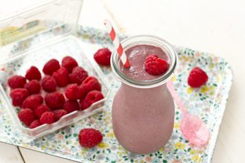 Raspberry Banana Chia Smoothie | Oh My Veggies