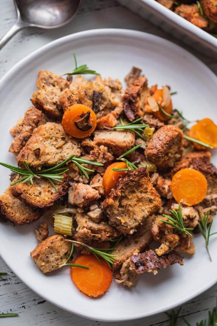 Vegan Stuffing | Perfect for the holidays! | Oh My Veggies