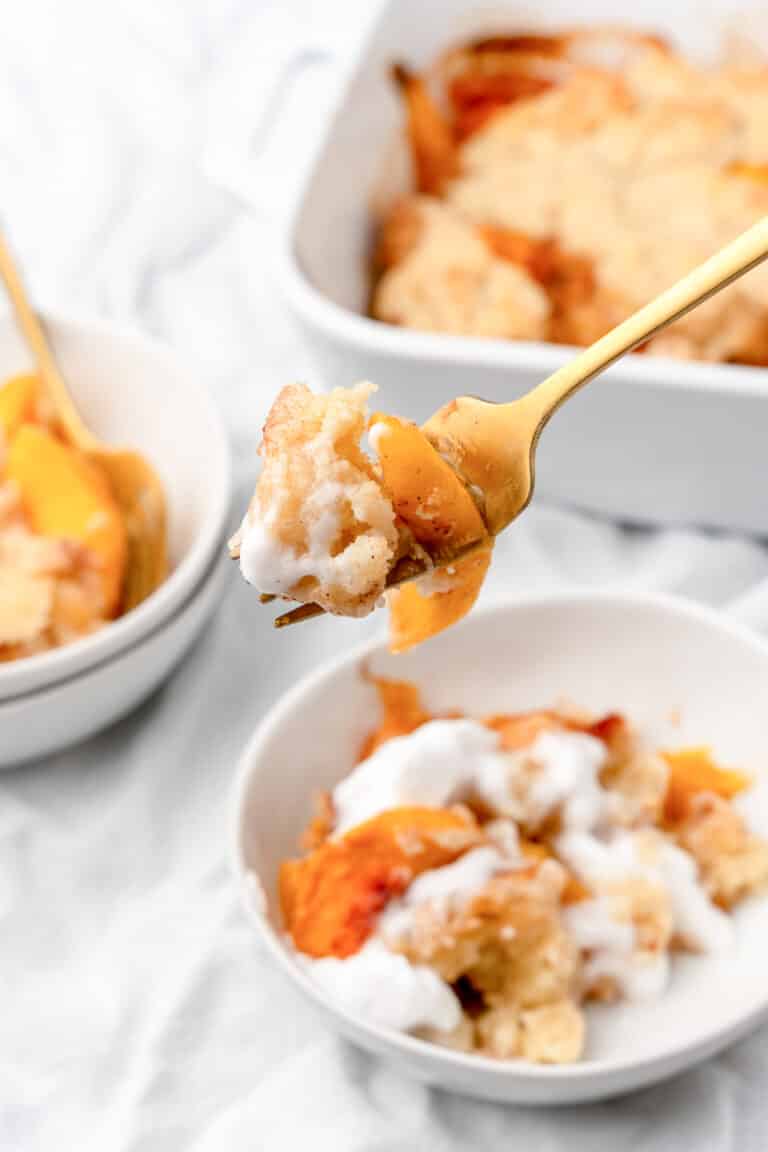 Vegan Peach Cobbler - Oh My Veggies