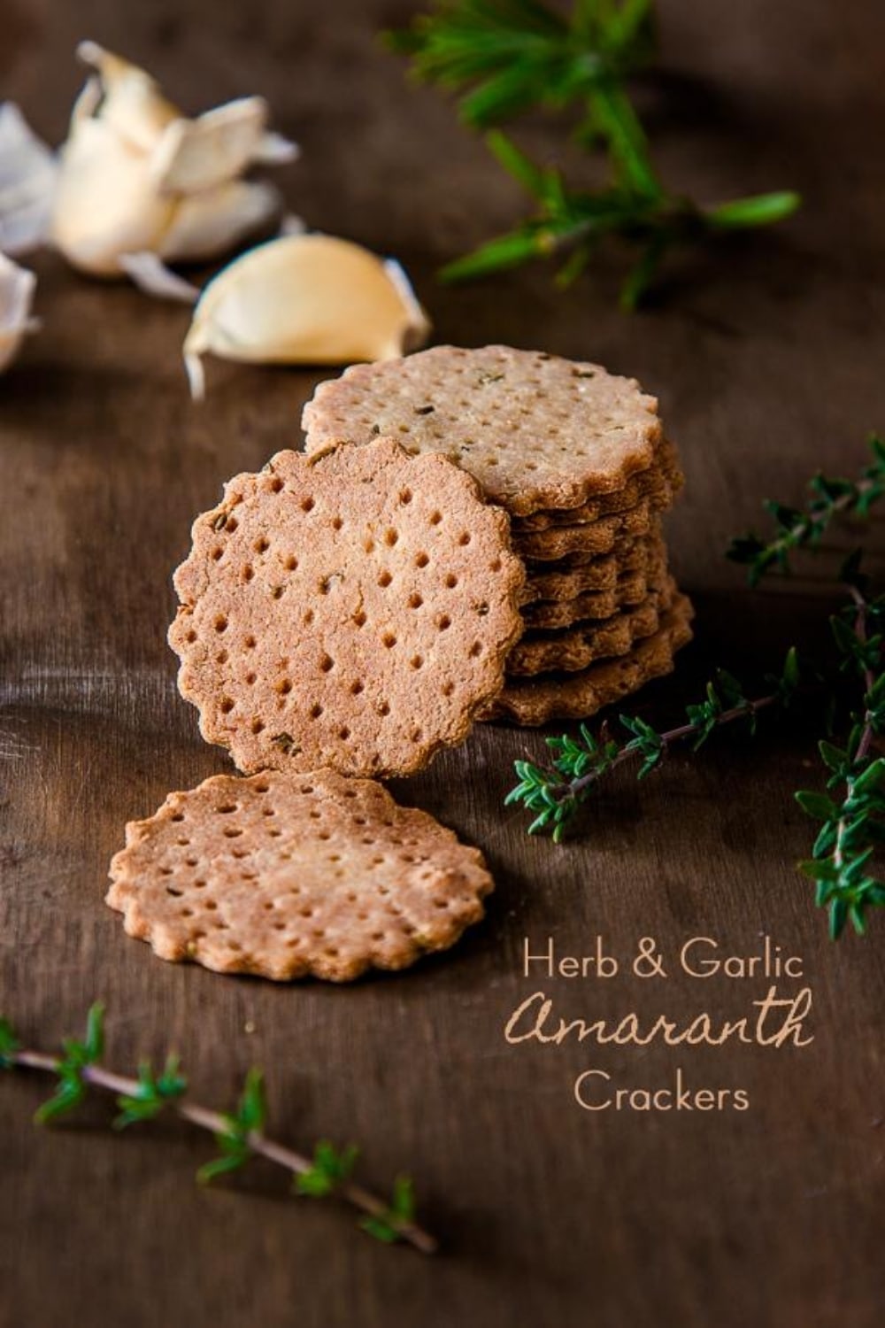Herb and Garlic Amaranth Crackers {vegan and gluten free} - Oh My Veggies